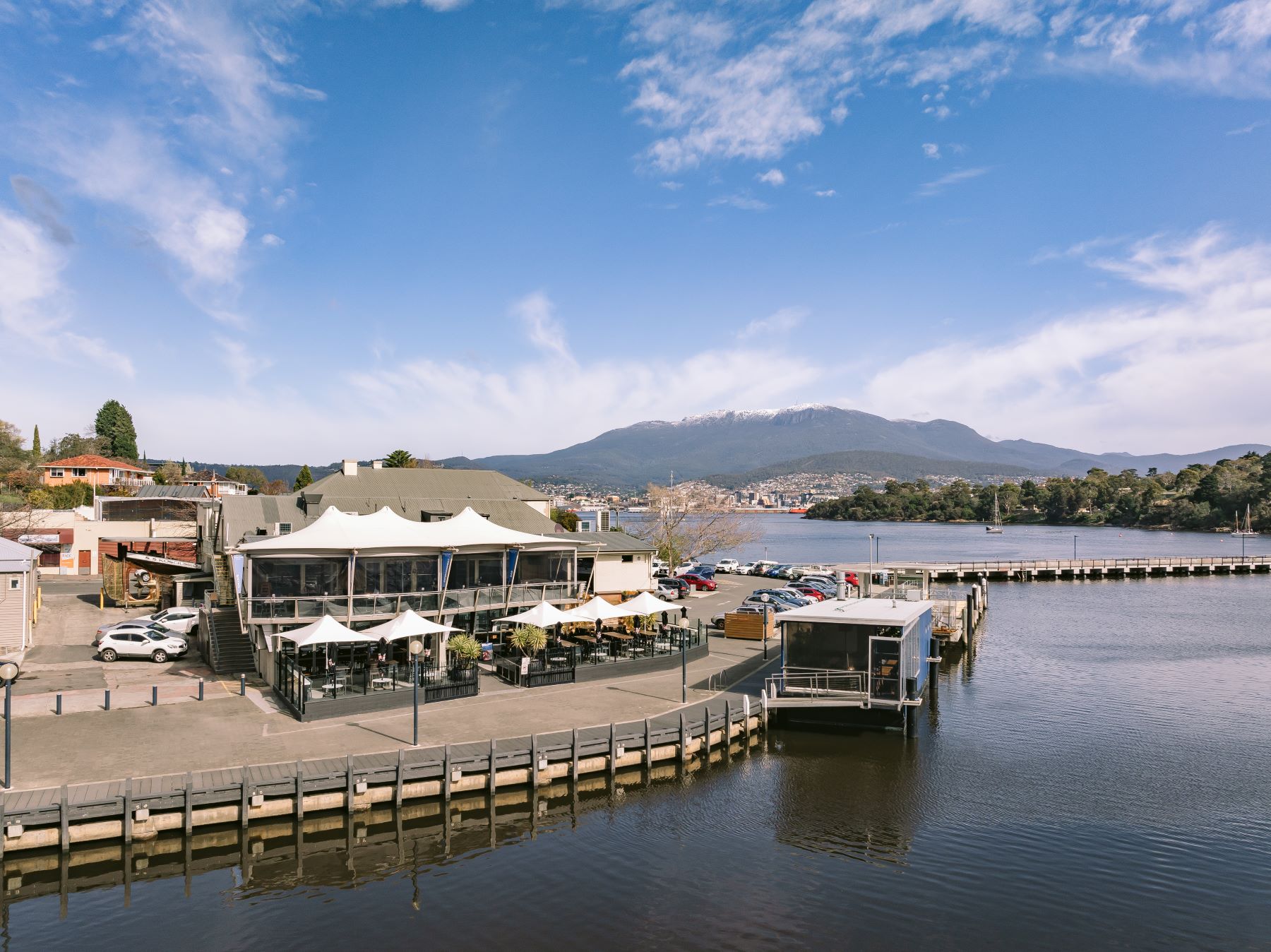 Home [waterfronthotel.net.au]